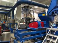 China Tilting 5.5Kw Plastic Recycling Line Pet Flake Granulation Machine for sale