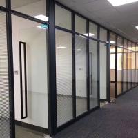 China Double Glazed Glass Panel Partition Acoustic Office With Intermediate Blinds for sale