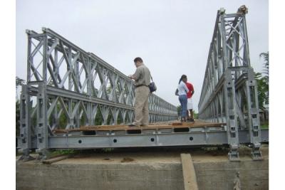 China Customized Timber Deck Steel Bailey Bridge CB100 CB200 - 90m Span Portable Steel Structure with Q235/Q345 Grade for sale