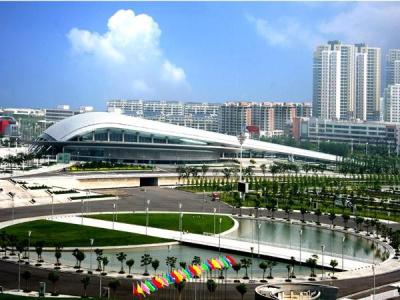 China Commercial Steel Building Systems Q235 Q345 Grade with 90m Single-Span Truss Design for Industrial and Retail Applications for sale