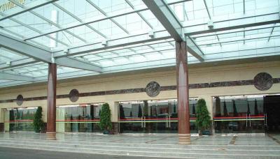 China ASD Designed Prefabricated Commercial Steel Warehouse with 90m Single-Span and Q235/Q345 Steel Grades for sale