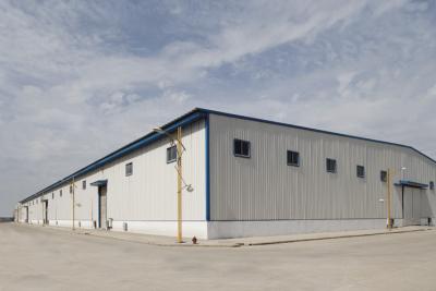 China Custom Pre-Engineered Steel Building with 9-inch Overlap Clearspan Design and Heavy-Gauge Galvalume Construction for sale
