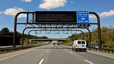 China Steel Overhead Monotube & Truss Span Sign Structures for Highways - 3-15m Height, 120-180km/h Wind Resistance for sale