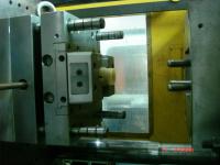 China P20 S136 Two Shot Plastic Injection Molding External Screw Thread Custom Plastic Parts for sale