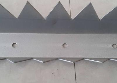 China U W Channel Razor Spikes Hot Dip Galvanized 2mm Thickness with 90mm Hole Spacing for Perimeter Security for sale