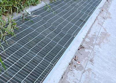 China Steel Grating Gully Cover & Well Cover for Drain - Carbon/Aluminum/Stainless Steel Options 25x3mm to 100x10mm for sale