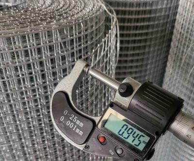 China 2.5-25cm Hole 1 2 Galvanized Welded Wire Mesh With 1mm-10mm Diameter 0.4-2m Width Range for sale