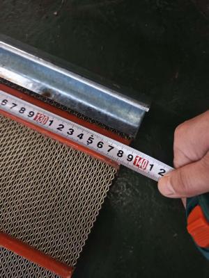 China Anti Blinding SS 304 Self Cleaning Screen Mesh RHS Hook 1.2mm Wire 1470x1360mm Polyurethane Strips for sale