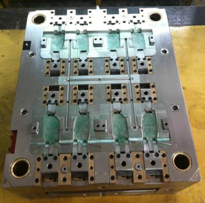 China Customized 8 Cavity Traceless High Precision Injection Auto Mold Parts for sale