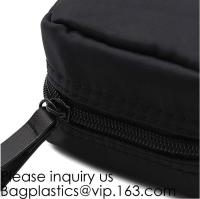 China Canvas Makeup Bag Ladies Clutch Bag With Gold Zipper,Dopp Case Striped Canvas Cosmetic Makeup Bag with leather handle for sale
