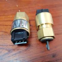 China Jinlong Dongfeng Heavy Truck Parts Odometer Sensor Speed Sensor Lg953B1 1100916 3824010 for sale