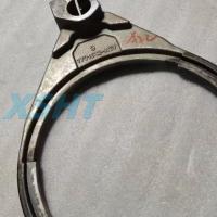 China HUANGHE COMMANDER Fork 1701632-A2V for SINOTRUK Heavy Truck Auxiliary Case for sale