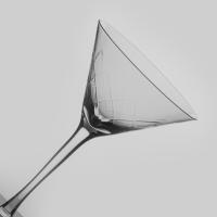 China Hand Cut 8oz Glass Drinking Goblets 230ml Transparent Engraved Martini Glasses for sale