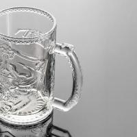 China Embossed Beer Glass Drinking Cups Engraved 655ml Machine Pressed 23 Ounce for sale