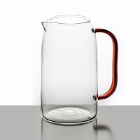 China Heat Resistant Borosilicate Glass Water Pitcher 1600ml 56 Oz With Amber Handle for sale
