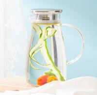 China Borosilicate Glass Iced Tea Pitcher 50 Oz Clear Hand Blown Glass Carafe With Lid for sale