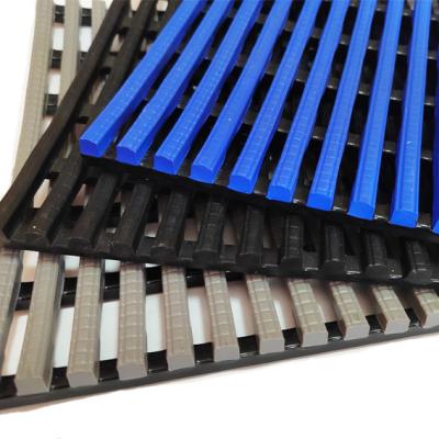 China 12 MM Thick PVC Grid Slip Resistant Barefoot Safety Mat 60 X 100 Cm for sale