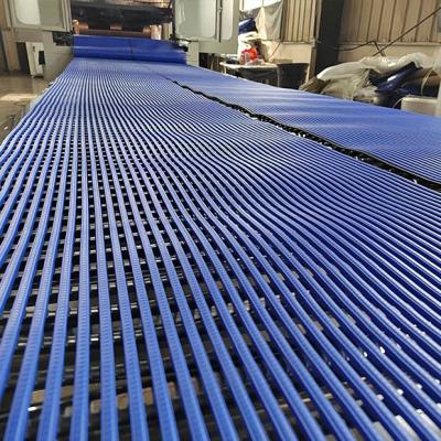 China Vinyl Grid Floor Matting Swimming Pool Anti Slip Mats Self Draining Open Grid Slip Resistant Matting Textured Surface for sale