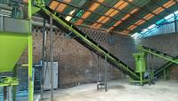 China Chain Structure Vertical Crusher for Fertilizer Crushing and Varying Capacity Option for sale