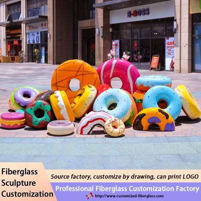 China Custom Large Dessert Sculptures Storefront Decor Visual Merchandising Mall Decor Fibreglass Ice Cream Shop Display Statues for sale