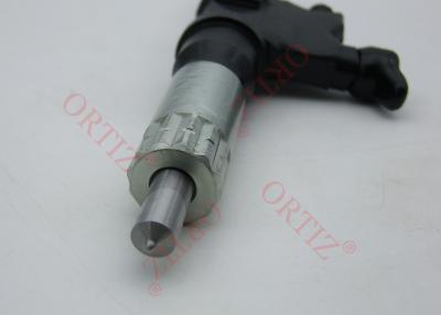 China High Accuracy DENSO Common Rail Injector Black / Silver Color 095000 - 6701 for sale