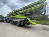 China Ergonomic Cabin Used 2021 Zoomlion Concrete Pump Truck Mounted Sinotruk Sitrak Chassis for sale
