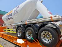 China Jamieson Pneumatic Bulk Cement Trailer 4 Bottom Unload 165 kPa for sale