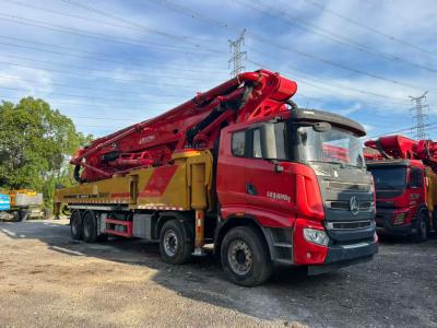 China Vertical Reach 48.6 M Concrete Pump Trucks Including Perbunan Viton Seals Platform Length 9900 Designed for Concrete Delivery for sale