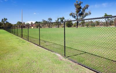 China 9 10 11 Gauge Pvc Coated 60x60mm Driveway Chain Link Fencing With Post for sale