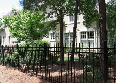 China Q235 Crimp Top 6ft High Steel Tubular Fencing For Yard for sale