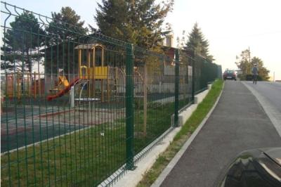 China PE Coated Green RAL6005 Welded Wire Mesh Fencing For Garden Protection for sale