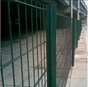 China Stretching 2.2m Wide PVC Coated Wire Mesh Panels Weather Proof for sale