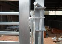 China Durable High Strength Portable 40x80mm Oval Rail Cattle Yard Gates 2.1m Width for sale