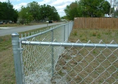China Hdg Wire Mesh 6feet Steel Chain Link Fencing 50mm×50mm Backyard for sale