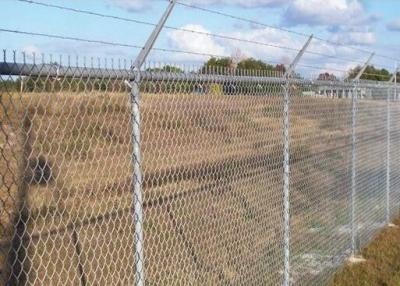 China Diamond Mesh Pvc Coated 4mm Steel Chain Link Fencing With Barbed Wire for sale