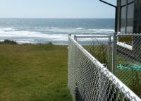 China Hot Dip Galvanized PVC Coated Wire Mesh Diamond Hole Cyclone Fence for sale