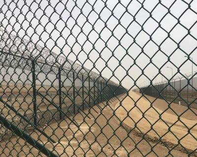 China Basketball / Football / Tennis Metal Chain Link Fence 4.0mm for sale