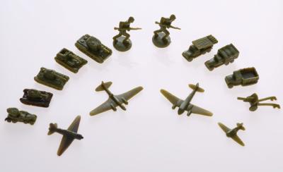 China 15pc Green Creative Adventure Figure Models DIY Scene Toys with Battleship and Tanks for sale