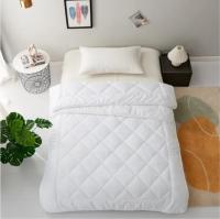China Classic White Collection Quilt Lightweight Summer Diamond Comforter Quilt for sale