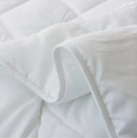 China Classic White Collection Quilt Lightweight Summer Diamond Comforter Quilt for sale