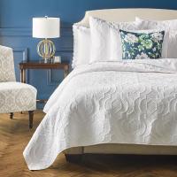 China Luxurious Microfiber Ultrasonic Bedspread Lightweight White Floral Patterns for sale