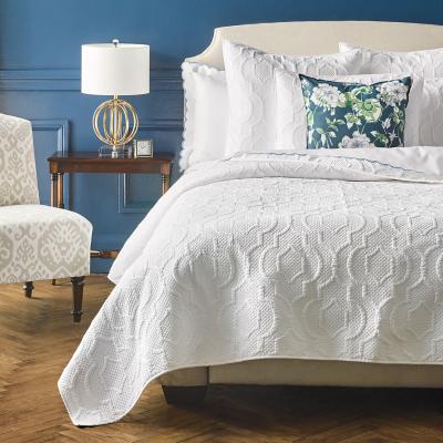 China Luxurious Microfiber Ultrasonic Bedspread Lightweight White Floral Patterns for sale