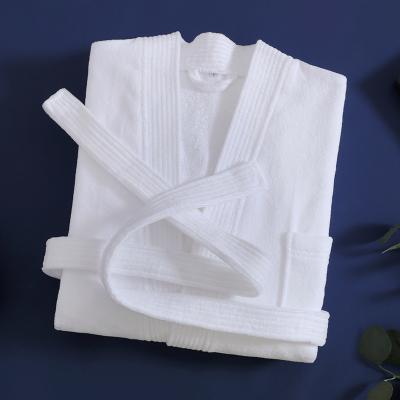 China Luxury White Cotton Waffle Weave Bathrobe Quick Dry For All Season Comfort for sale