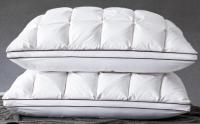 China Hotel Super Soft Down Pillow Breathable Soft Fluffy Luxury Gusseted Down Pillow for sale
