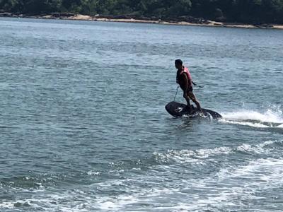 China 52km Per Hour 120kg Seashores Carbon Fiber Surfboard for sale