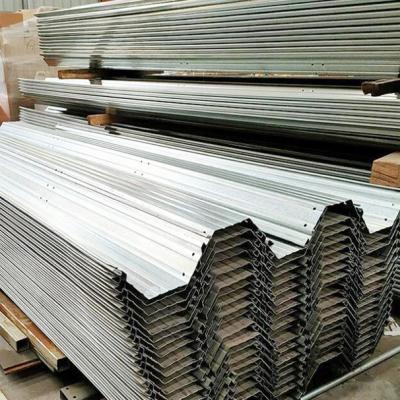 China Galvanized Steel Rain Gutters for Greenhouses - 1.5mm/2.0mm Thickness, 4m/6m Length Options with Custom Sizing for sale