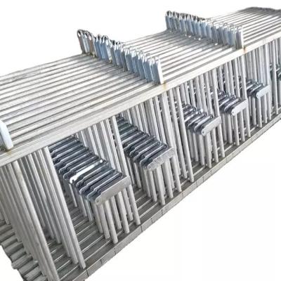 China 3mm Thick Hot-Galvanized Cow Head Lock Panel - 1.8m/1.6m Height with Adjustable 0.4-1.2m Feeding Space for sale