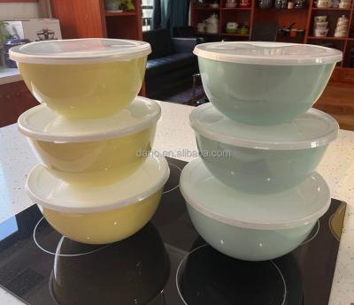 China 0.5mm Thickness Enamel Mixing Bowl Set 3PCS Enamelware Bowls With Plastic Lid OEM Logo for sale