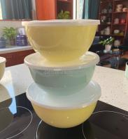China 0.5mm Thickness Enamel Mixing Bowl Set 3PCS Enamelware Bowls With Plastic Lid OEM Logo for sale