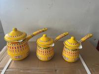 China Classic Middle East Enamel Tableware Set Enamel Grill Kettle Set 0.7L 12L 15L Capacity for sale